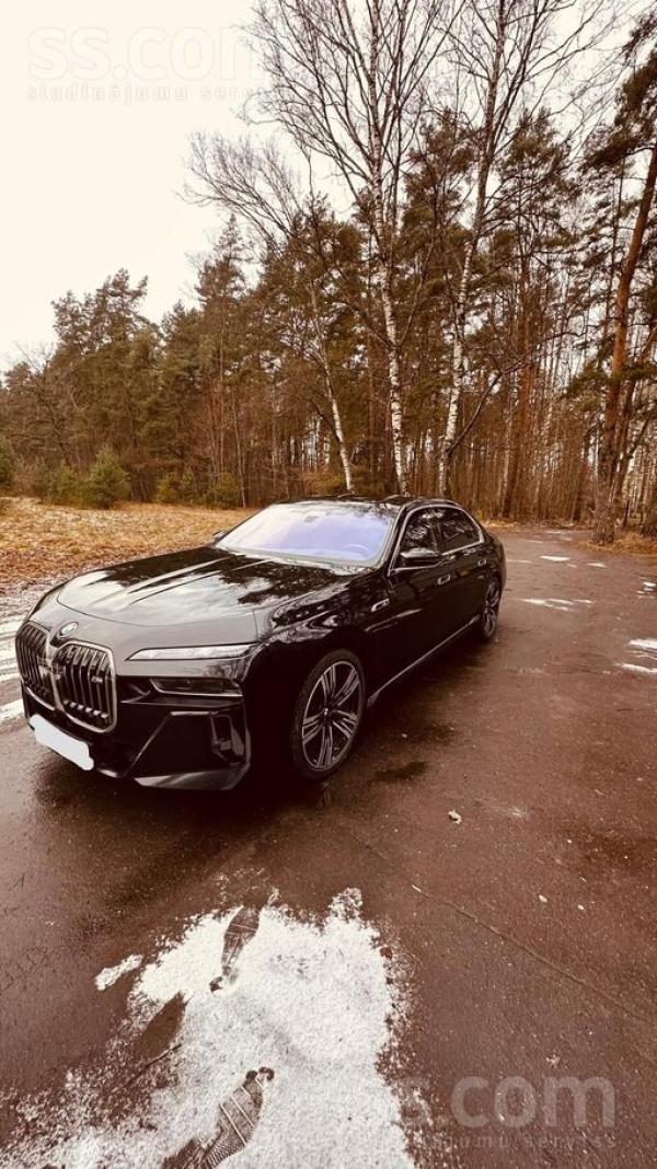 Black BMW 760 2024 in Riga, with an engine capacity of 3.00 L and mileage of 47 thousand km for 145000 €, photo 3 on AUTOMOTO.COM.LV