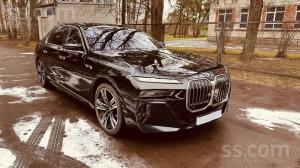 Black BMW 760 2024 in Riga, with an engine capacity of 3.00 L and mileage of 47 thousand km for 145000 €, photo 4 on AUTOMOTO.COM.LV