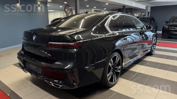 Melns BMW 760 2024 Rīga, ar dzinēja tilpumu 3.00 L un nobraukumu 62 tūkst. km par 109990 €, foto 5 vietnē AUTOMOTO.COM.LV