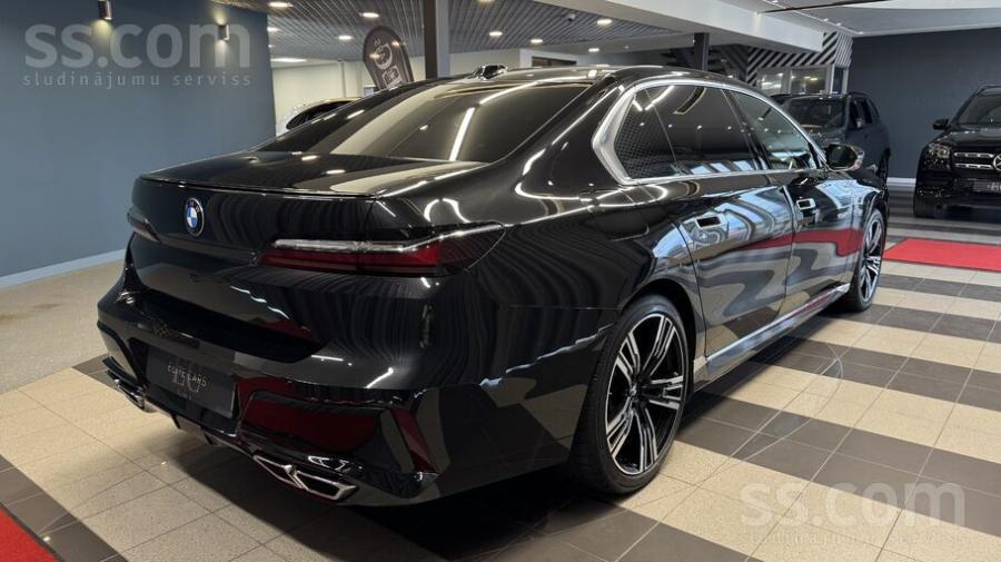 Melns BMW 760 2024 Rīga, ar dzinēja tilpumu 3.00 L un nobraukumu 62 tūkst. km par 109990 €, foto 6 vietnē AUTOMOTO.COM.LV