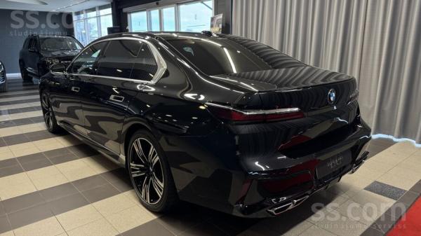 Melns BMW 760 2024 Rīga, ar dzinēja tilpumu 3.00 L un nobraukumu 62 tūkst. km par 109990 €, foto 7 vietnē AUTOMOTO.COM.LV