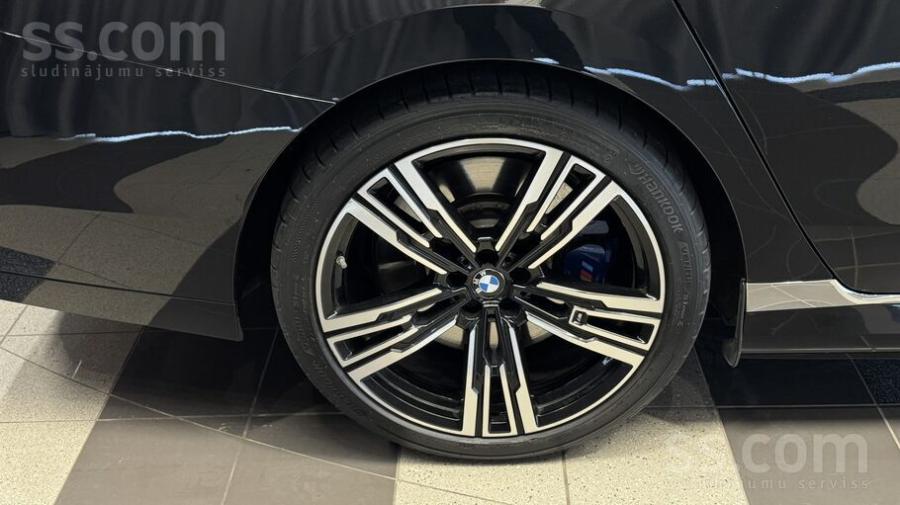 Melns BMW 760 2024 Rīga, ar dzinēja tilpumu 3.00 L un nobraukumu 62 tūkst. km par 109990 €, foto 9 vietnē AUTOMOTO.COM.LV
