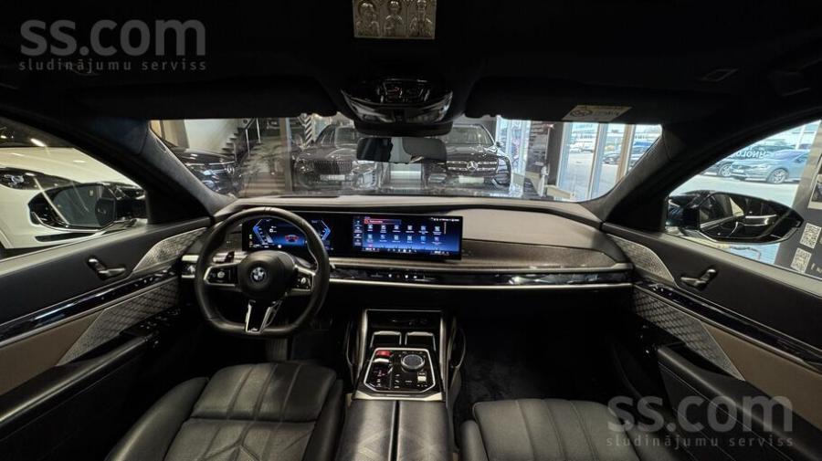 Melns BMW 760 2024 Rīga, ar dzinēja tilpumu 3.00 L un nobraukumu 62 tūkst. km par 109990 €, foto 16 vietnē AUTOMOTO.COM.LV