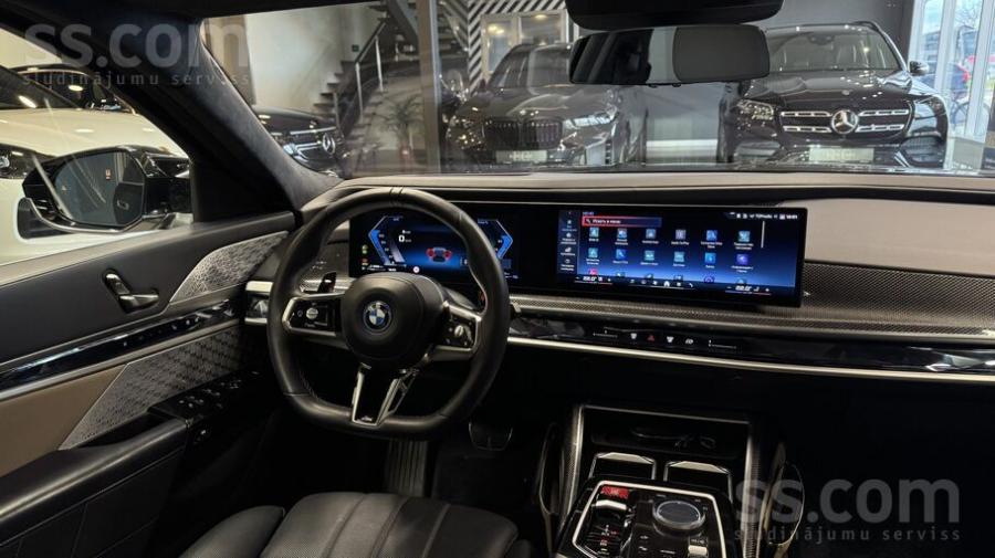 Melns BMW 760 2024 Rīga, ar dzinēja tilpumu 3.00 L un nobraukumu 62 tūkst. km par 109990 €, foto 17 vietnē AUTOMOTO.COM.LV