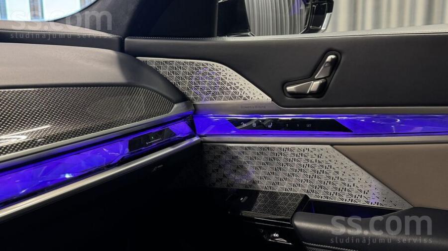 Melns BMW 760 2024 Rīga, ar dzinēja tilpumu 3.00 L un nobraukumu 62 tūkst. km par 109990 €, foto 28 vietnē AUTOMOTO.COM.LV