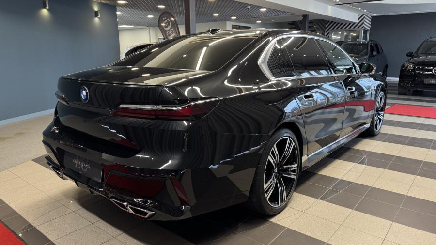 Melns BMW 760 2024 Rīga, ar dzinēja tilpumu 3.00 L un nobraukumu 62 tūkst. km par 109990 €, foto 5 vietnē AUTOMOTO.COM.LV