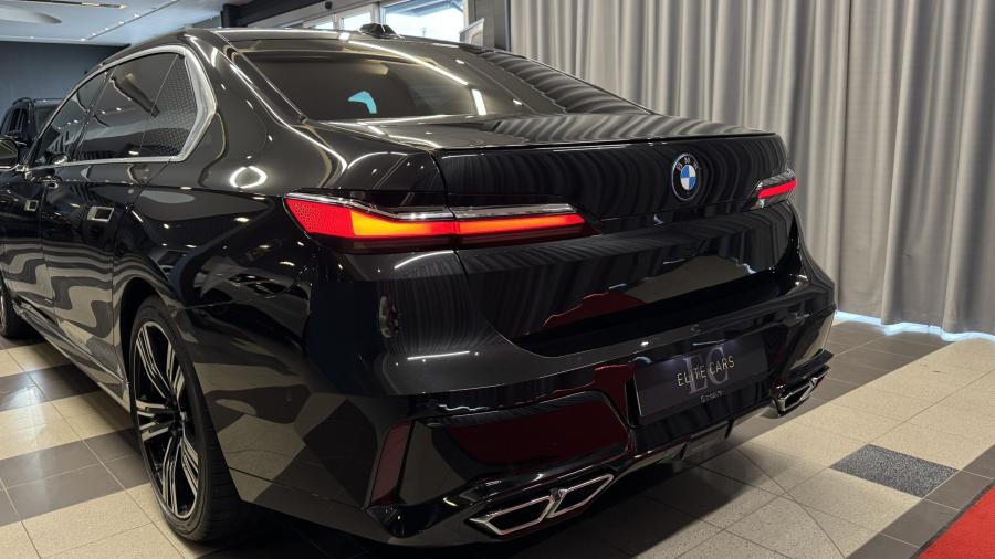 Melns BMW 760 2024 Rīga, ar dzinēja tilpumu 3.00 L un nobraukumu 62 tūkst. km par 109990 €, foto 9 vietnē AUTOMOTO.COM.LV