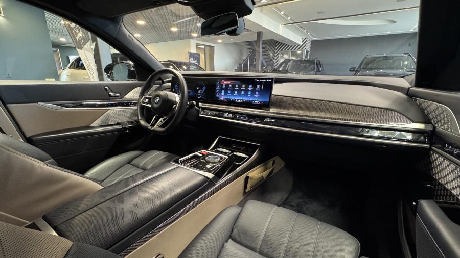 Melns BMW 760 2024 Rīga, ar dzinēja tilpumu 3.00 L un nobraukumu 62 tūkst. km par 109990 €, foto 14 vietnē AUTOMOTO.COM.LV