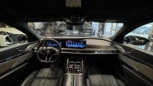 Melns BMW 760 2024 Rīga, ar dzinēja tilpumu 3.00 L un nobraukumu 62 tūkst. km par 109990 €, foto 15 vietnē AUTOMOTO.COM.LV