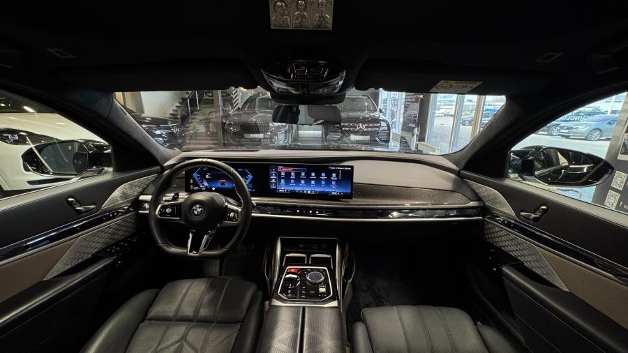 Melns BMW 760 2024 Rīga, ar dzinēja tilpumu 3.00 L un nobraukumu 62 tūkst. km par 109990 €, foto 15 vietnē AUTOMOTO.COM.LV