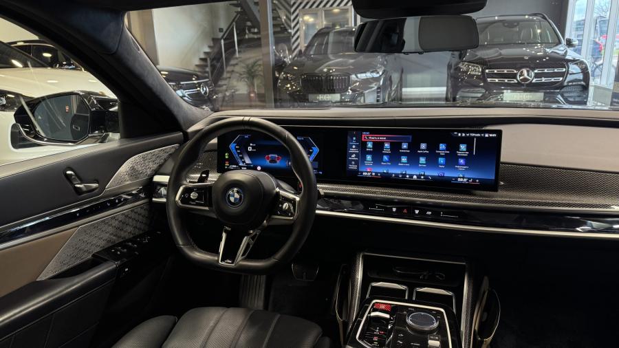 Melns BMW 760 2024 Rīga, ar dzinēja tilpumu 3.00 L un nobraukumu 62 tūkst. km par 109990 €, foto 16 vietnē AUTOMOTO.COM.LV