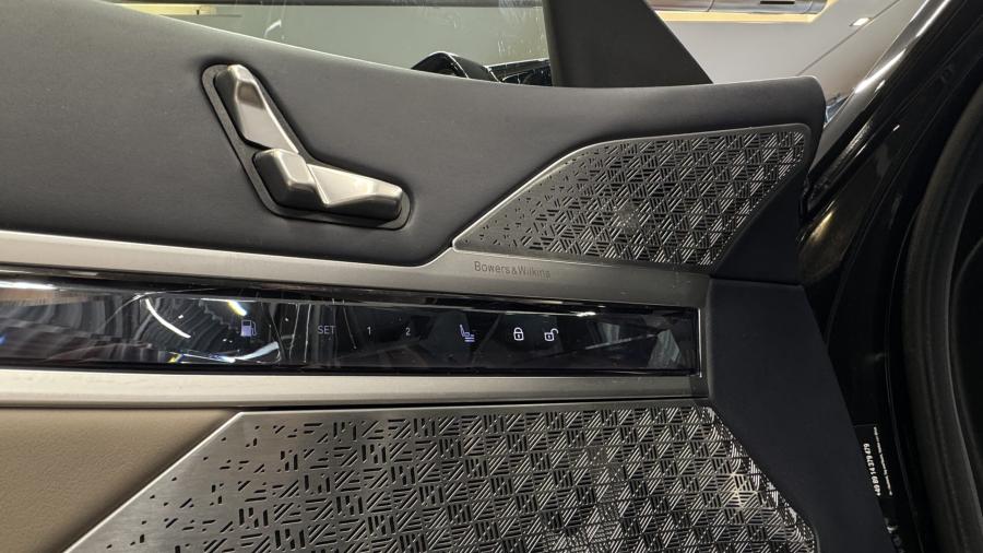 Melns BMW 760 2024 Rīga, ar dzinēja tilpumu 3.00 L un nobraukumu 62 tūkst. km par 109990 €, foto 22 vietnē AUTOMOTO.COM.LV