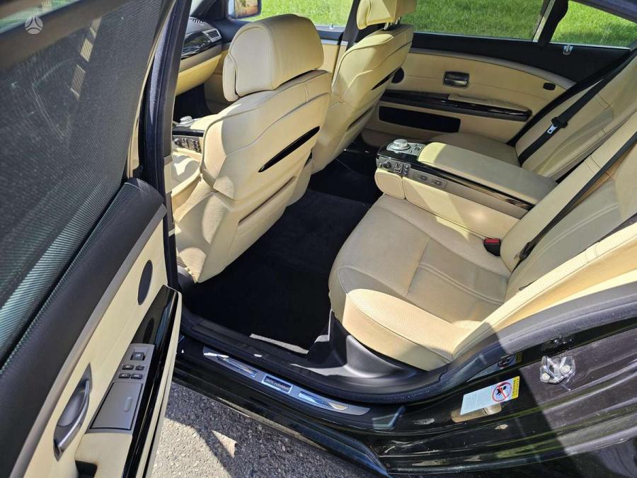 Brown BMW 760 2006 in Kedainiai, with an engine capacity of 5.97 L and mileage of 282 thousand km for 15900 €, photo 12 on AUTOMOTO.COM.LV
