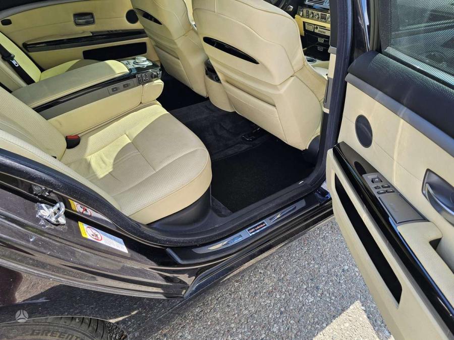 Brown BMW 760 2006 in Kedainiai, with an engine capacity of 5.97 L and mileage of 282 thousand km for 15900 €, photo 16 on AUTOMOTO.COM.LV
