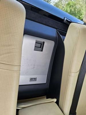 Brown BMW 760 2006 in Kedainiai, with an engine capacity of 5.97 L and mileage of 282 thousand km for 15900 €, photo 19 on AUTOMOTO.COM.LV