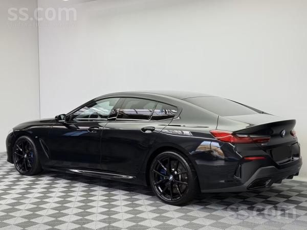 Black BMW 840 2020 in Riga, with an engine capacity of 3.00 L and mileage of 125 thousand km for 45555 €, photo 4 on AUTOMOTO.COM.LV