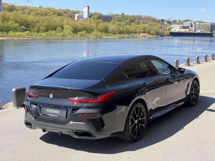 Black BMW 840 2021 in Kaunas, with an engine capacity of 2.99 L and mileage of 127 thousand km for 44900 €, photo 4 on AUTOMOTO.COM.LV