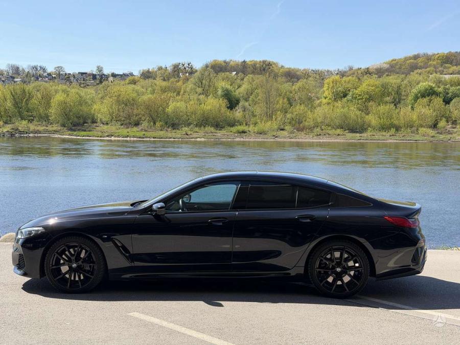 Black BMW 840 2021 in Kaunas, with an engine capacity of 2.99 L and mileage of 127 thousand km for 44900 €, photo 7 on AUTOMOTO.COM.LV
