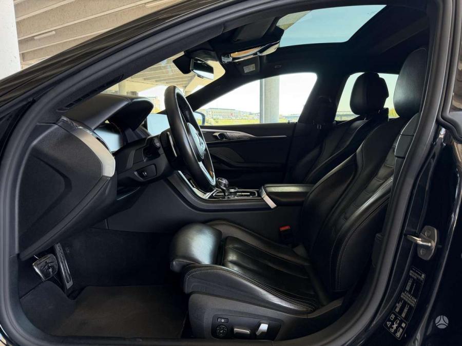 Black BMW 840 2021 in Kaunas, with an engine capacity of 2.99 L and mileage of 127 thousand km for 44900 €, photo 12 on AUTOMOTO.COM.LV