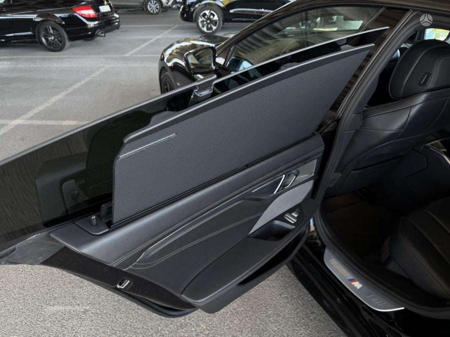 Black BMW 840 2021 in Kaunas, with an engine capacity of 2.99 L and mileage of 127 thousand km for 44900 €, photo 14 on AUTOMOTO.COM.LV