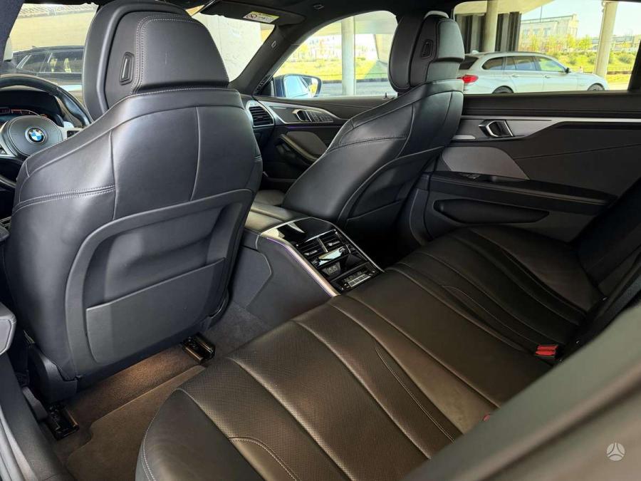 Black BMW 840 2021 in Kaunas, with an engine capacity of 2.99 L and mileage of 127 thousand km for 44900 €, photo 15 on AUTOMOTO.COM.LV