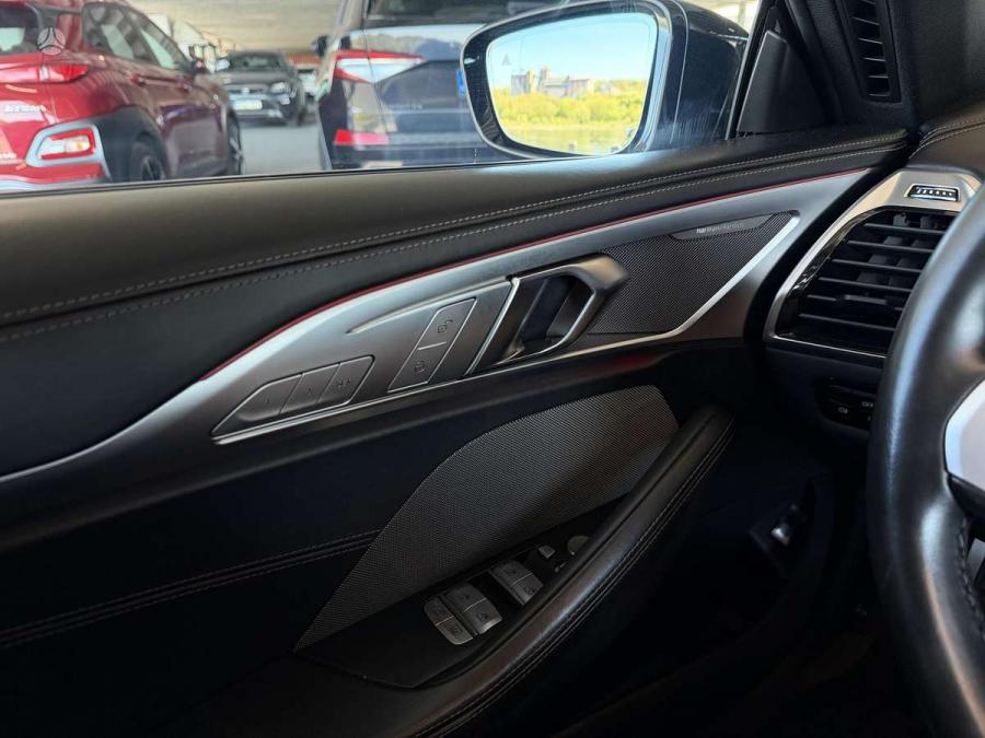 Black BMW 840 2021 in Kaunas, with an engine capacity of 2.99 L and mileage of 127 thousand km for 44900 €, photo 35 on AUTOMOTO.COM.LV