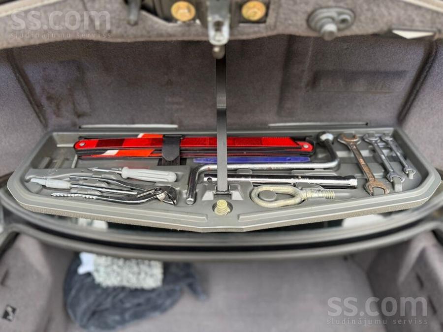 Melns BMW 850 1990 Rīga, ar dzinēja tilpumu 5.00 L un nobraukumu 189 tūkst. km par 25000 €, foto 17 vietnē AUTOMOTO.COM.LV