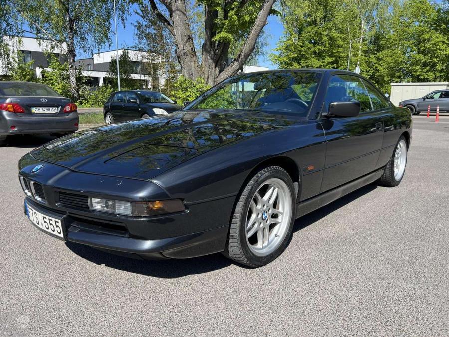 Grey BMW 850 1990 in Vilnius, with an engine capacity of 4.99 L and mileage of 135 thousand km for 27100 €, photo 1 on AUTOMOTO.COM.LV