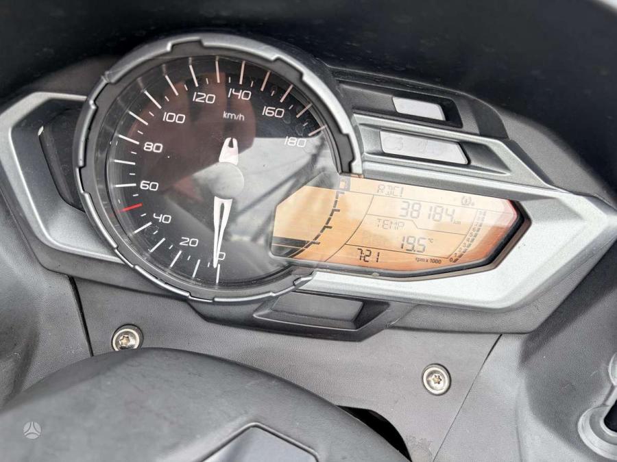 Melns BMW C 600 2013 Viļņa, ar dzinēja tilpumu 0.65 L un nobraukumu 38 tūkst. km par 2800 €, foto 9 vietnē AUTOMOTO.COM.LV
