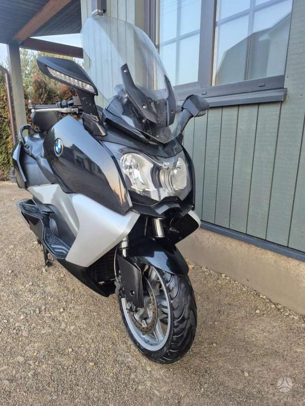 Black BMW C 650GT 2013 in Kursenai, with an engine capacity of 0.65 L and mileage of 30 thousand km for 3399 €, photo 3 on AUTOMOTO.COM.LV