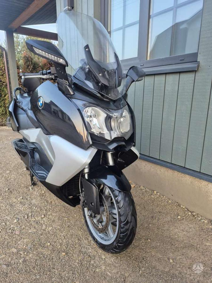 Black BMW C 650GT 2013 in Kursenai, with an engine capacity of 0.65 L and mileage of 30 thousand km for 3399 €, photo 4 on AUTOMOTO.COM.LV