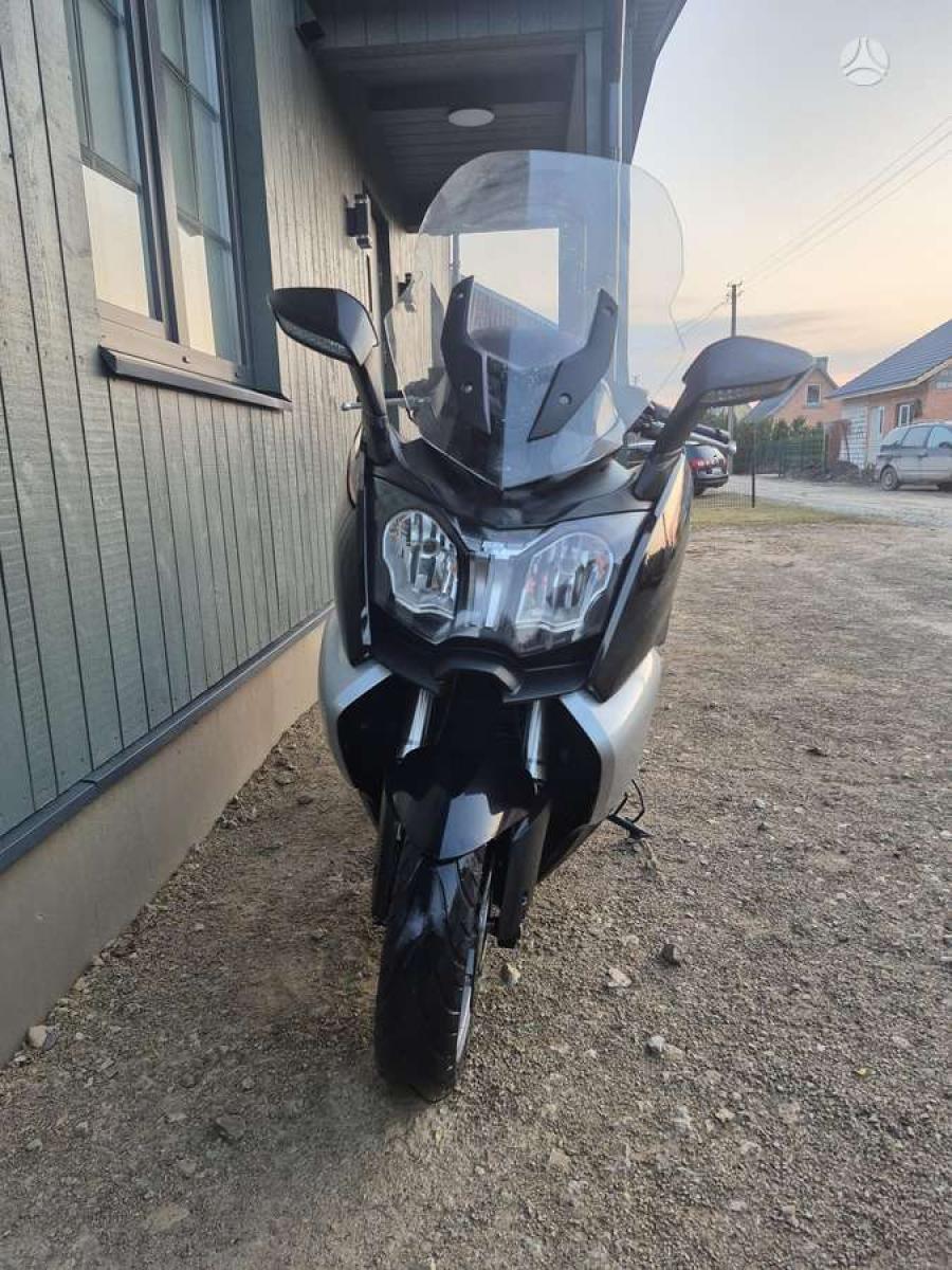 Black BMW C 650GT 2013 in Kursenai, with an engine capacity of 0.65 L and mileage of 30 thousand km for 3399 €, photo 6 on AUTOMOTO.COM.LV