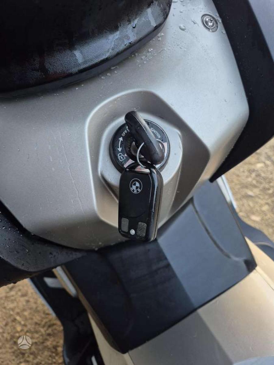 Black BMW C 650GT 2013 in Kursenai, with an engine capacity of 0.65 L and mileage of 30 thousand km for 3399 €, photo 13 on AUTOMOTO.COM.LV