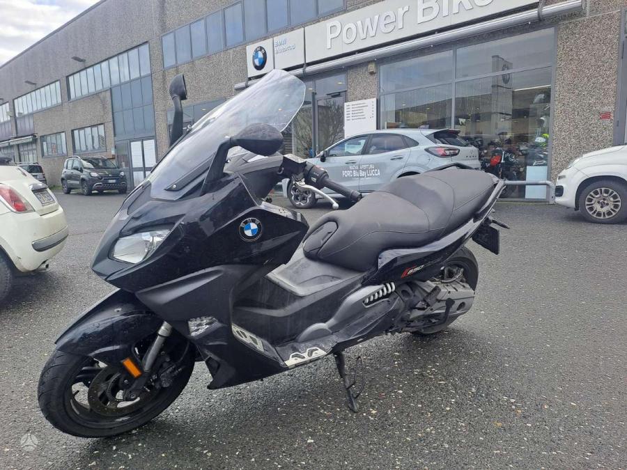 Black BMW C 650GT 2017 in Panevezys, with an engine capacity of 0.65 L and mileage of 33 thousand km for 4200 €, photo 1 on AUTOMOTO.COM.LV