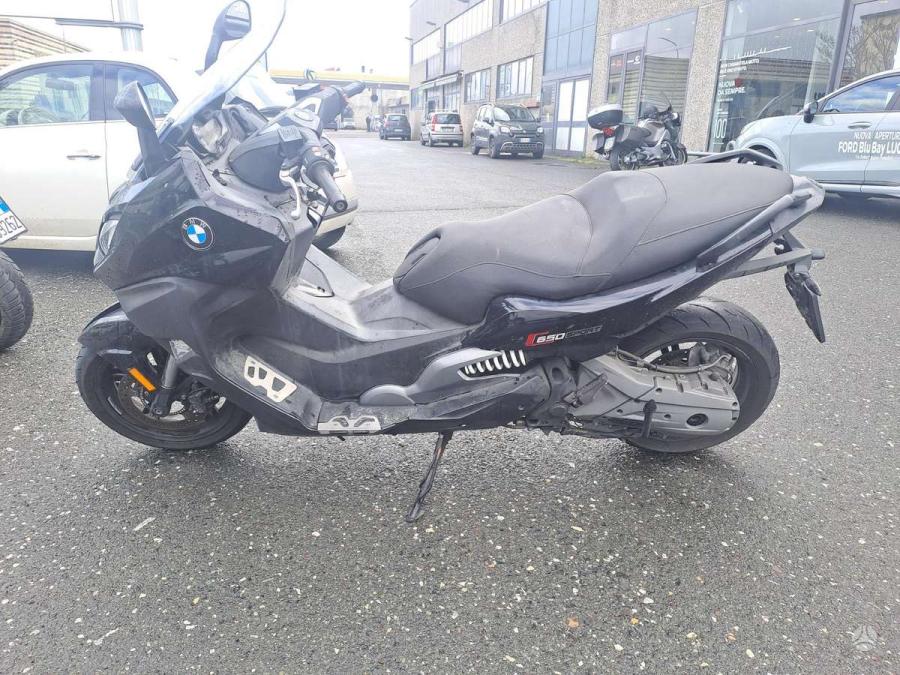 Black BMW C 650GT 2017 in Panevezys, with an engine capacity of 0.65 L and mileage of 33 thousand km for 4200 €, photo 2 on AUTOMOTO.COM.LV