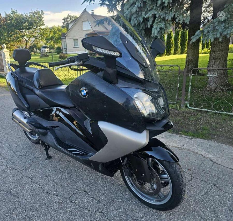 Black BMW C 650GT 2019 in Kelme, with an engine capacity of 0.65 L and mileage of 33 thousand km for 3000 €, photo 3 on AUTOMOTO.COM.LV