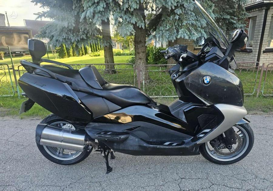 Black BMW C 650GT 2019 in Kelme, with an engine capacity of 0.65 L and mileage of 33 thousand km for 3000 €, photo 6 on AUTOMOTO.COM.LV