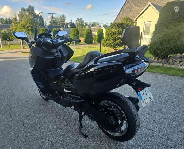 Black BMW C 650GT 2019 in Kelme, with an engine capacity of 0.65 L and mileage of 33 thousand km for 3000 €, photo 3 on AUTOMOTO.COM.LV