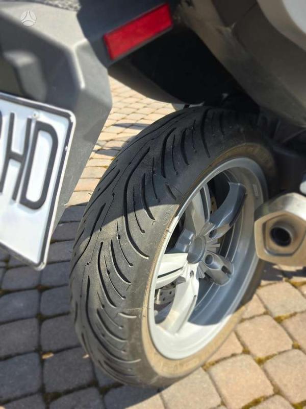 Grey BMW C 650GT 2014 in Panevezys, with an engine capacity of 0.65 L and mileage of 29 thousand km for 3070 €, photo 7 on AUTOMOTO.COM.LV