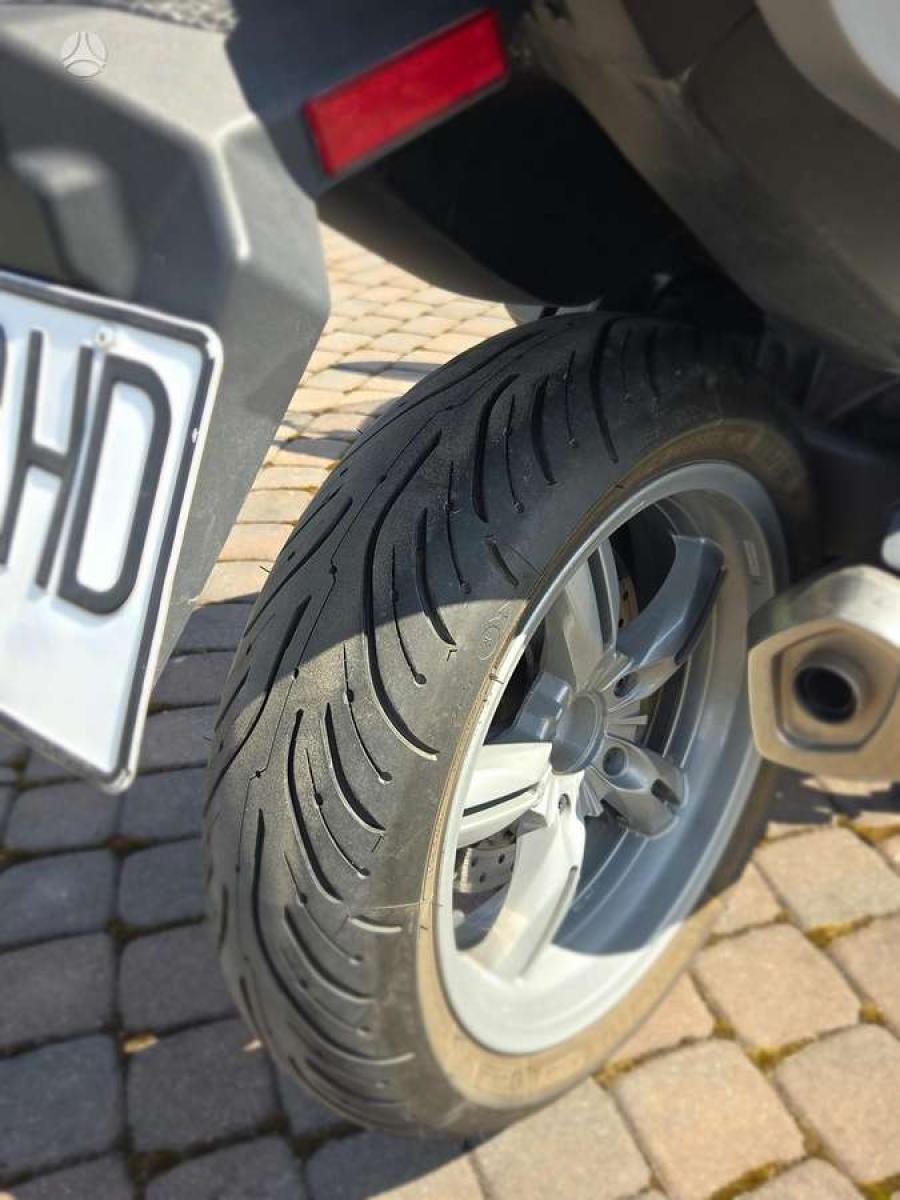 Grey BMW C 650GT 2014 in Panevezys, with an engine capacity of 0.65 L and mileage of 29 thousand km for 3070 €, photo 8 on AUTOMOTO.COM.LV
