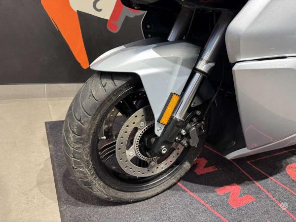 Grey BMW CE 04 2017 in Vilnius, with an engine capacity of 0.00 L and mileage of 6 thousand km for 4799 €, photo 11 on AUTOMOTO.COM.LV