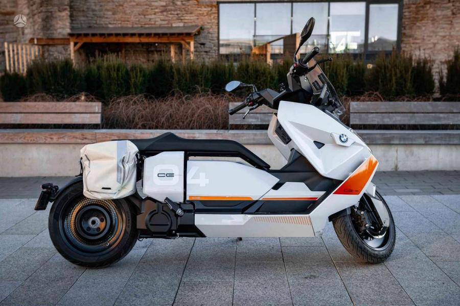BMW CE 04 2022 in Tallinn, with an engine capacity of 0.00 L and mileage of 18 thousand km for 8500 €, photo 1 on AUTOMOTO.COM.LV