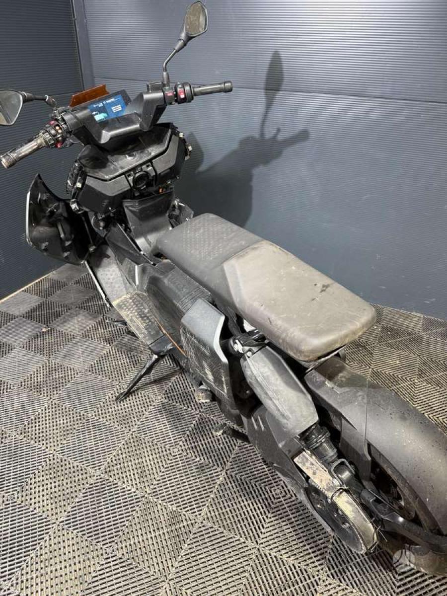 BMW CE 04 2023 in Taurage, with an engine capacity of 0.00 L and mileage of 10 thousand km for 3050 €, photo 7 on AUTOMOTO.COM.LV