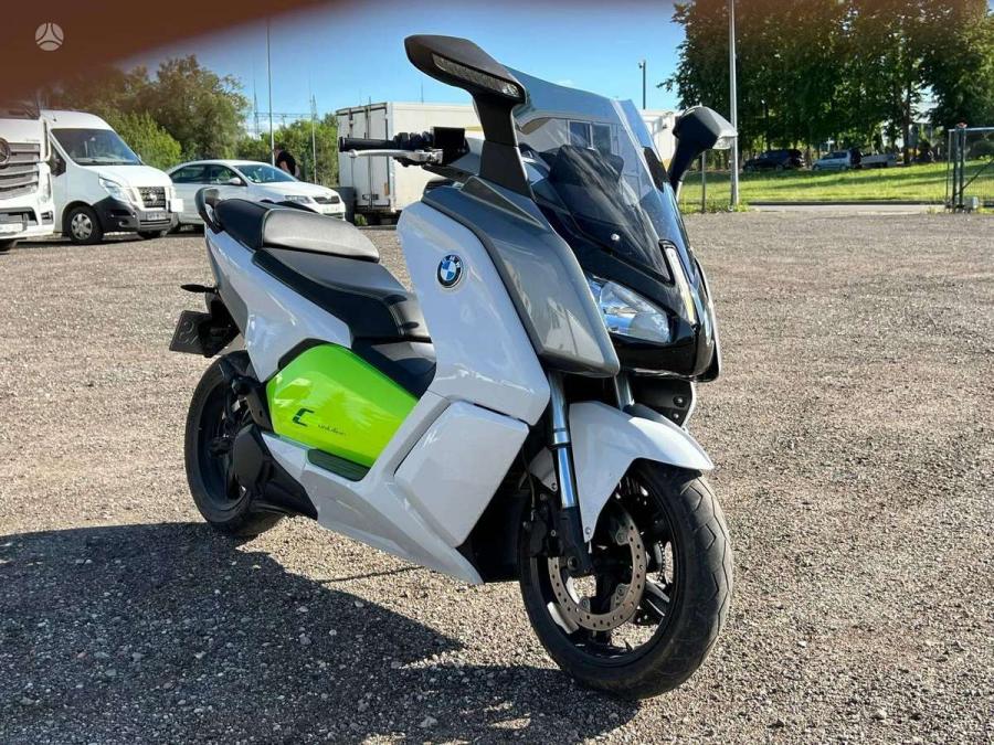 White BMW CE 04 2015 in Panevezys, with an engine capacity of 0.00 L and mileage of 8 thousand km for 5350 €, photo 1 on AUTOMOTO.COM.LV