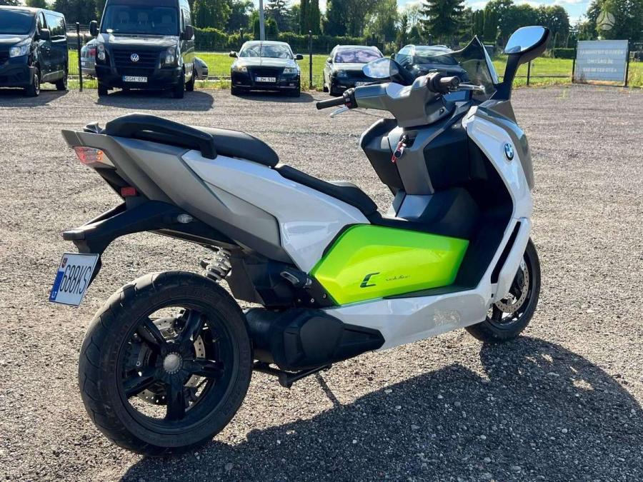 White BMW CE 04 2015 in Panevezys, with an engine capacity of 0.00 L and mileage of 8 thousand km for 5350 €, photo 4 on AUTOMOTO.COM.LV