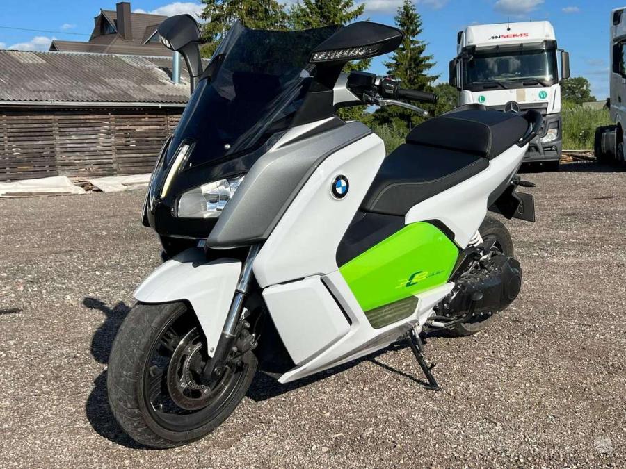 White BMW CE 04 2015 in Panevezys, with an engine capacity of 0.00 L and mileage of 8 thousand km for 5350 €, photo 7 on AUTOMOTO.COM.LV