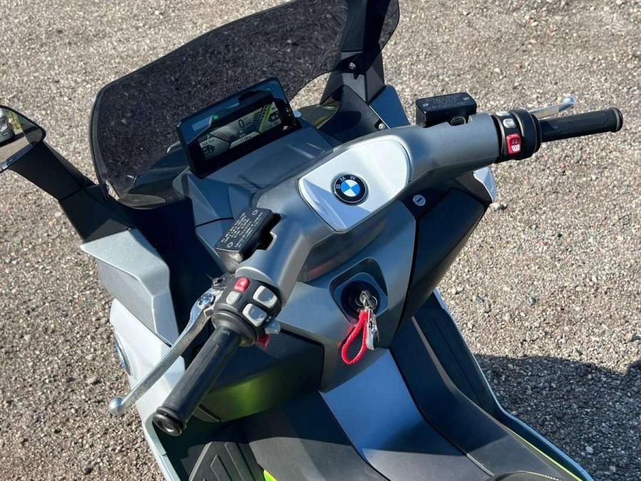 White BMW CE 04 2015 in Panevezys, with an engine capacity of 0.00 L and mileage of 8 thousand km for 5350 €, photo 9 on AUTOMOTO.COM.LV