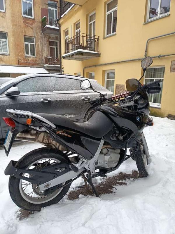 Melns BMW F 650 1998 Viļņa, ar dzinēja tilpumu 0.65 L un nobraukumu 35 tūkst. km par 1350 €, foto 3 vietnē AUTOMOTO.COM.LV