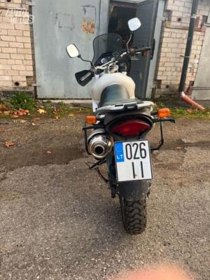 White BMW F 650 1999 in Vilnius, with an engine capacity of 0.65 L and mileage of 78 thousand km for 1350 €, photo 6 on AUTOMOTO.COM.LV