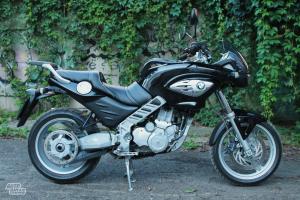 Melns BMW F 650CS 2005 Viļņa, ar dzinēja tilpumu 0.65 L un nobraukumu 18 tūkst. km par 1800 €, foto  vietnē AUTOMOTO.COM.LV